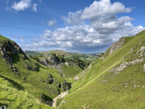 Cave Dale Walk: Short Circular Route from Castleton | PeakDistrict.org