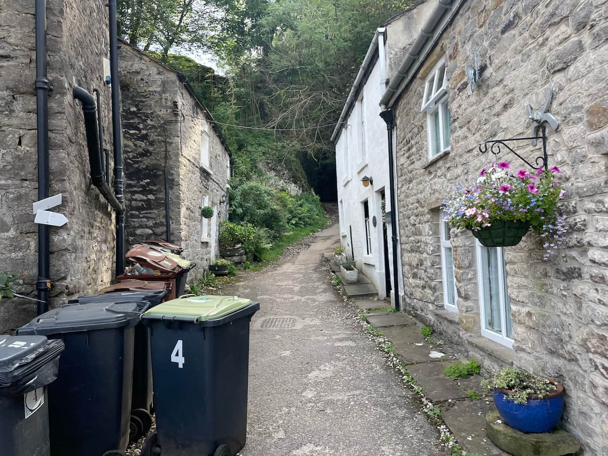 Cave Dale Walk: Short Circular Route from Castleton | PeakDistrict.org