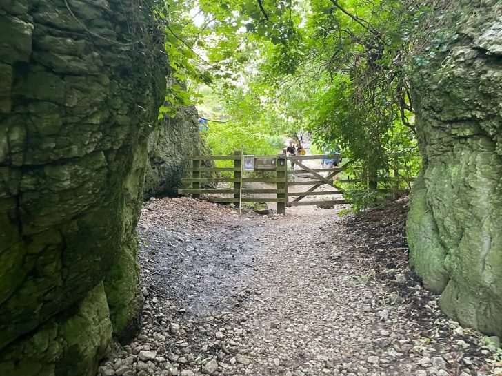 Cave Dale Walk: Short Circular Route from Castleton | PeakDistrict.org