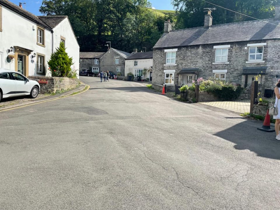 Cave Dale Walk: Short Circular Route from Castleton | PeakDistrict.org